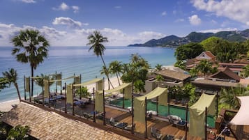 4 bares/lounges, 2 bares ao lado da piscina, bar na praia