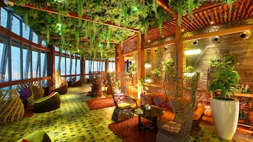 3 restaurantes, café da manhã, culinária internacional