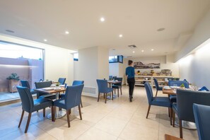 Pequeno-almoço tipo buffet diário incluído