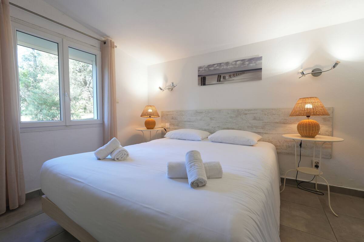 Villa, 2 quartos | Cofre no quarto, ferro/tábua de engomar 