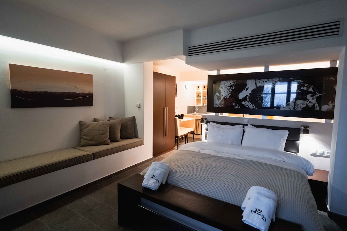 Quarto conforto, sacada | Frigobar, cofres nos quartos, escrivaninha, quartos à prova de som