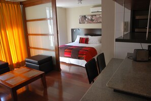 Apartamento Standard | Roupa de alta qualidade, cofre no quarto, ferro/tábua de engomar 