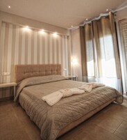 Cofres nos quartos, Wi-Fi de cortesia, roupa de cama