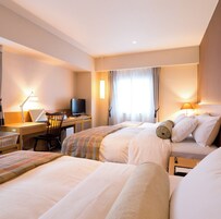 Quarto Triplo Comfort, não fumadores | Secretária, cortinas/cortinados opacos, ferro/tábua de engomar 