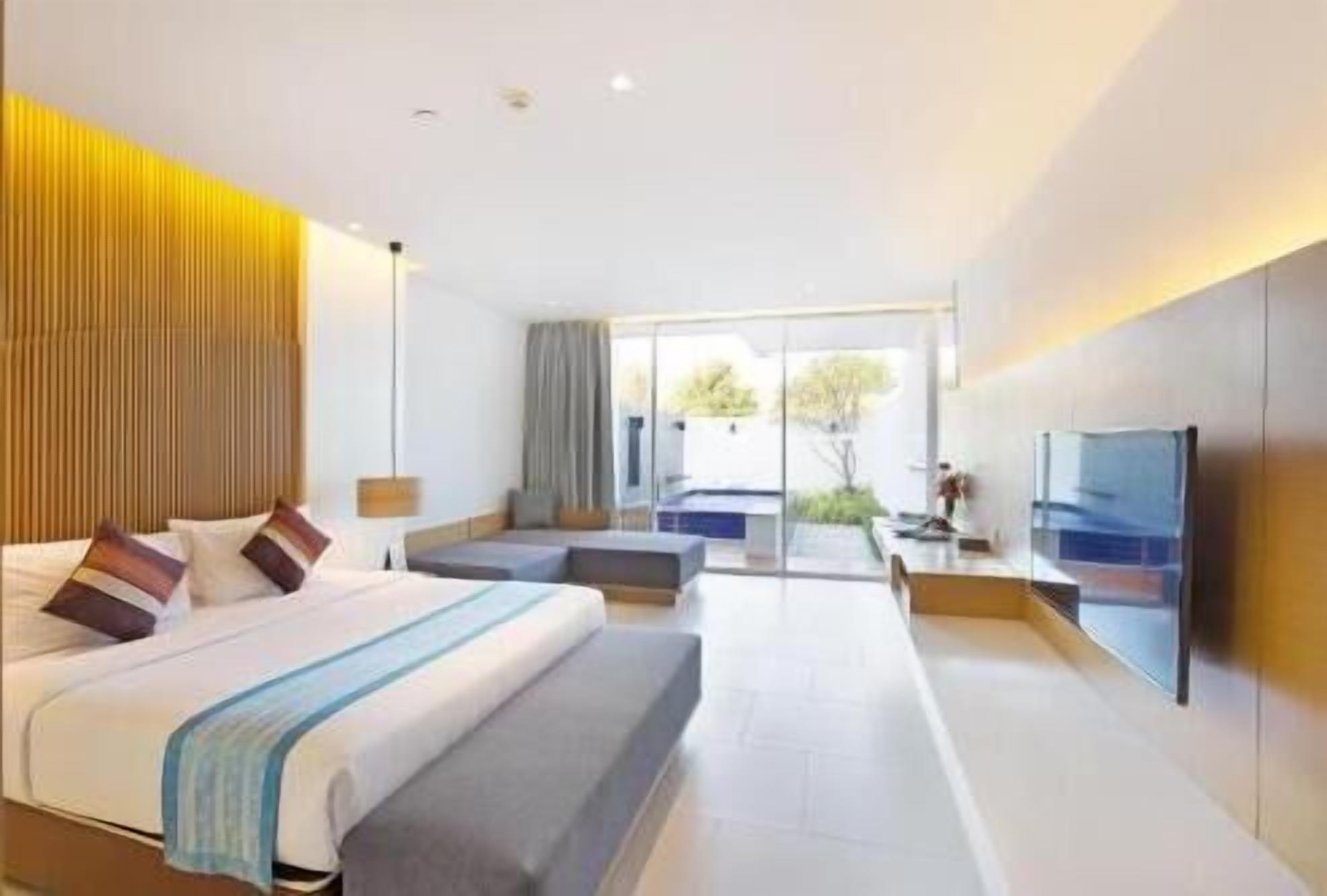 Minibar, cofre no quarto, secretária, quartos insonorizados 