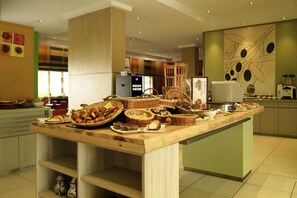 Café da manhã com buffet todos os dias (DZD 1400 por pessoa)