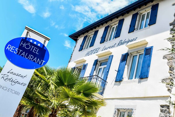 Logis Hôtel & Restaurant La Villa Bleue - Hasparren