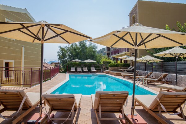 Greka Ionian Suites And Villa - Agia Effimia
