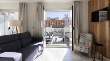 Apartamento Deluxe | Sala de estar | Televisor LED de 19 polegadas com canais digitais, televisor