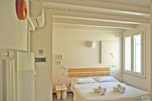 Quarto Duplo Standard, casa de banho privativa, vista para o jardim | 1 quarto, roupa de alta qualidade, camas de colchão viscoelástico 