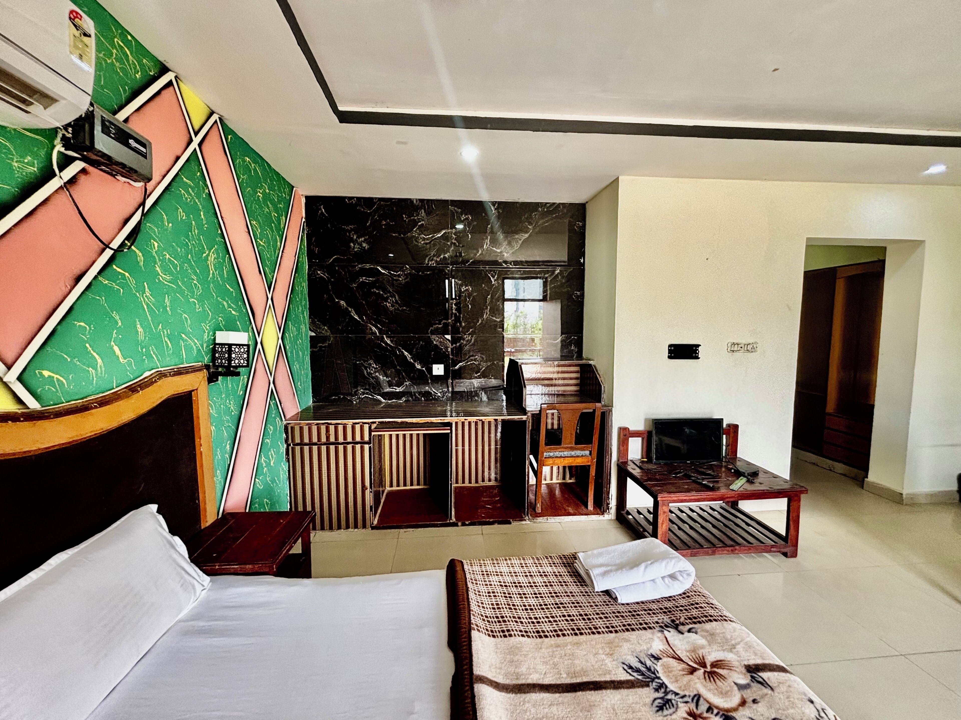 Quarto casal luxo, 1 cama de casal | Roupas de cama premium, escrivaninha