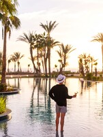 Piscina externa, guarda-sóis