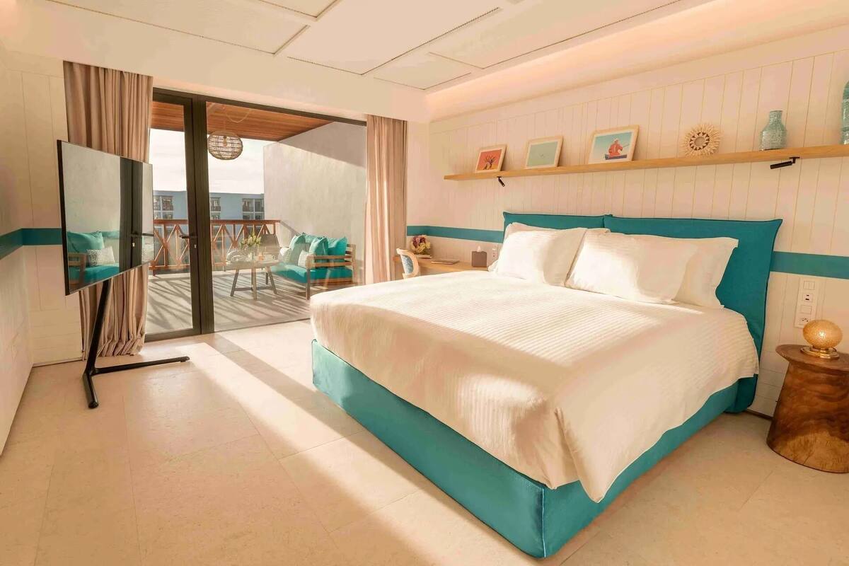 Roupa de alta qualidade, minibar, cofre no quarto, secretária