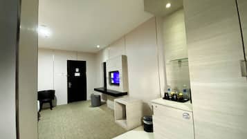 Quarto Deluxe | Minibar, cofre no quarto, secretária, camas desdobráveis