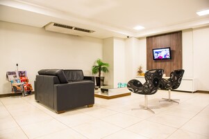 Área de estar no saguão