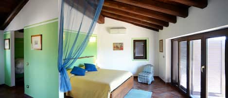 Com decoração personalizada, com mobília individualizada