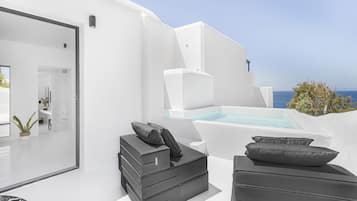 Suite Júnior, piscina privativa | Lençóis de algodão egípcio, roupa de alta qualidade