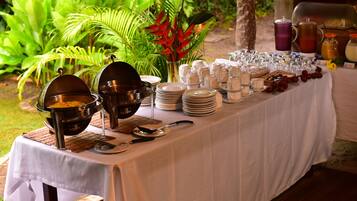 Pequeno-almoço tipo buffet diário incluído