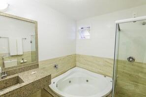 Quarto, banheira de imersão, vista para o mar | Banheira de hidromassagem
