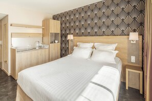 Estúdio Standard, 1 cama king-size, não fumadores (Twin bed on request) | Cofre no quarto, cortinas/cortinados opacos, quartos insonorizados 