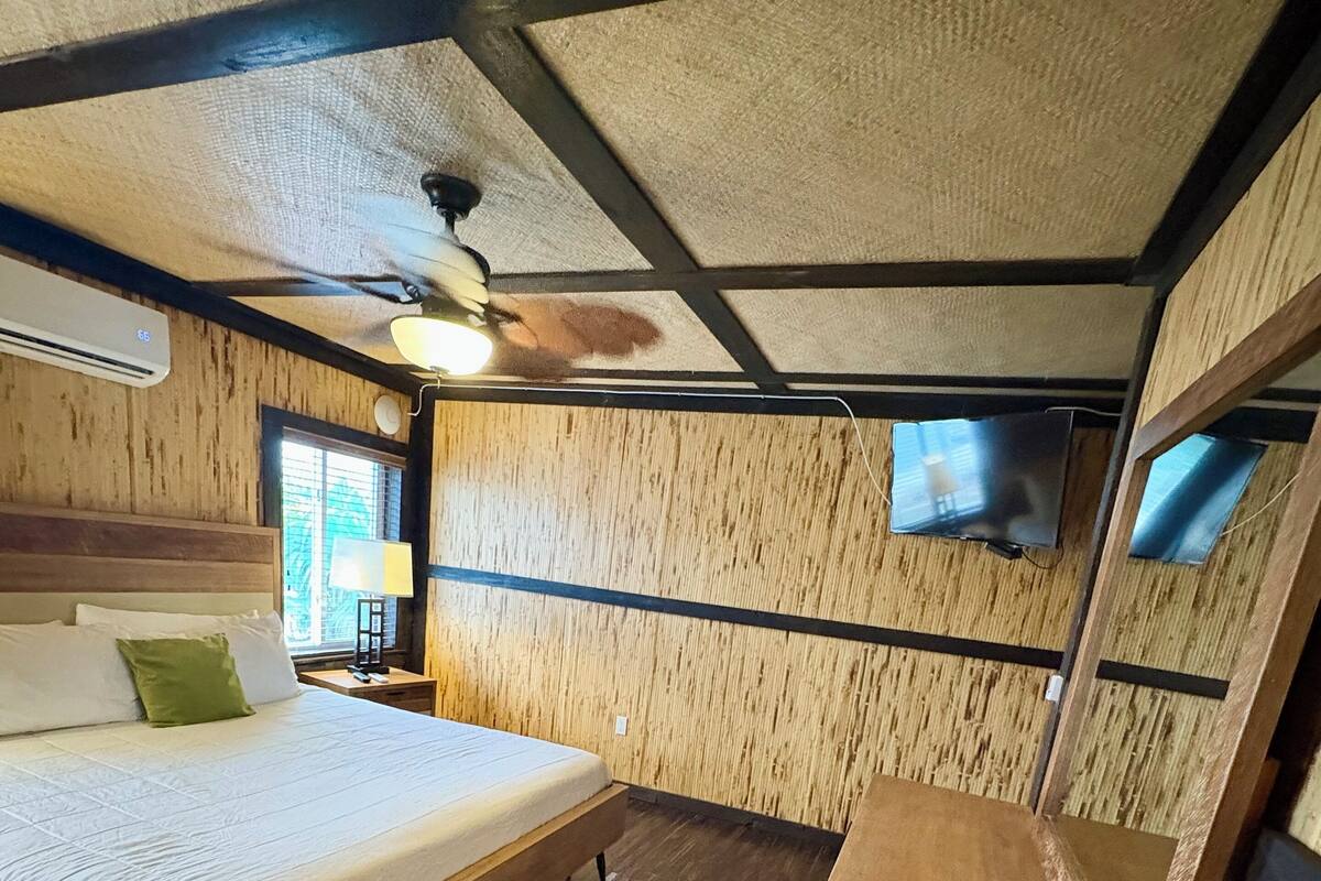 Loggerhead Apartment - 1st Floor | Ferro/tábua de engomar, Wi-fi grátis, com decoração personalizada 