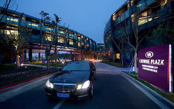 InterContinental Shanghai Harbour City, an IHG Hotel Reviews, Deals ...