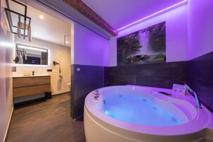 Quarto Superior, 1 quarto, banheira de hidromassagem grande | Casa de banho | Produtos de higiene exclusivos, um secador de cabelo 