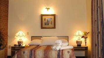 Quarto Standard, 1 cama de casal, não fumadores | Secretária, quartos insonorizados, ferro/tábua de engomar, Wi-fi grátis