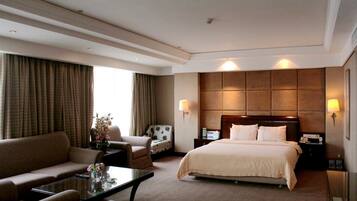 Minibar, cofre no quarto, despertadores