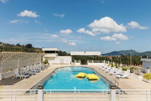 3 piscinas exteriores 