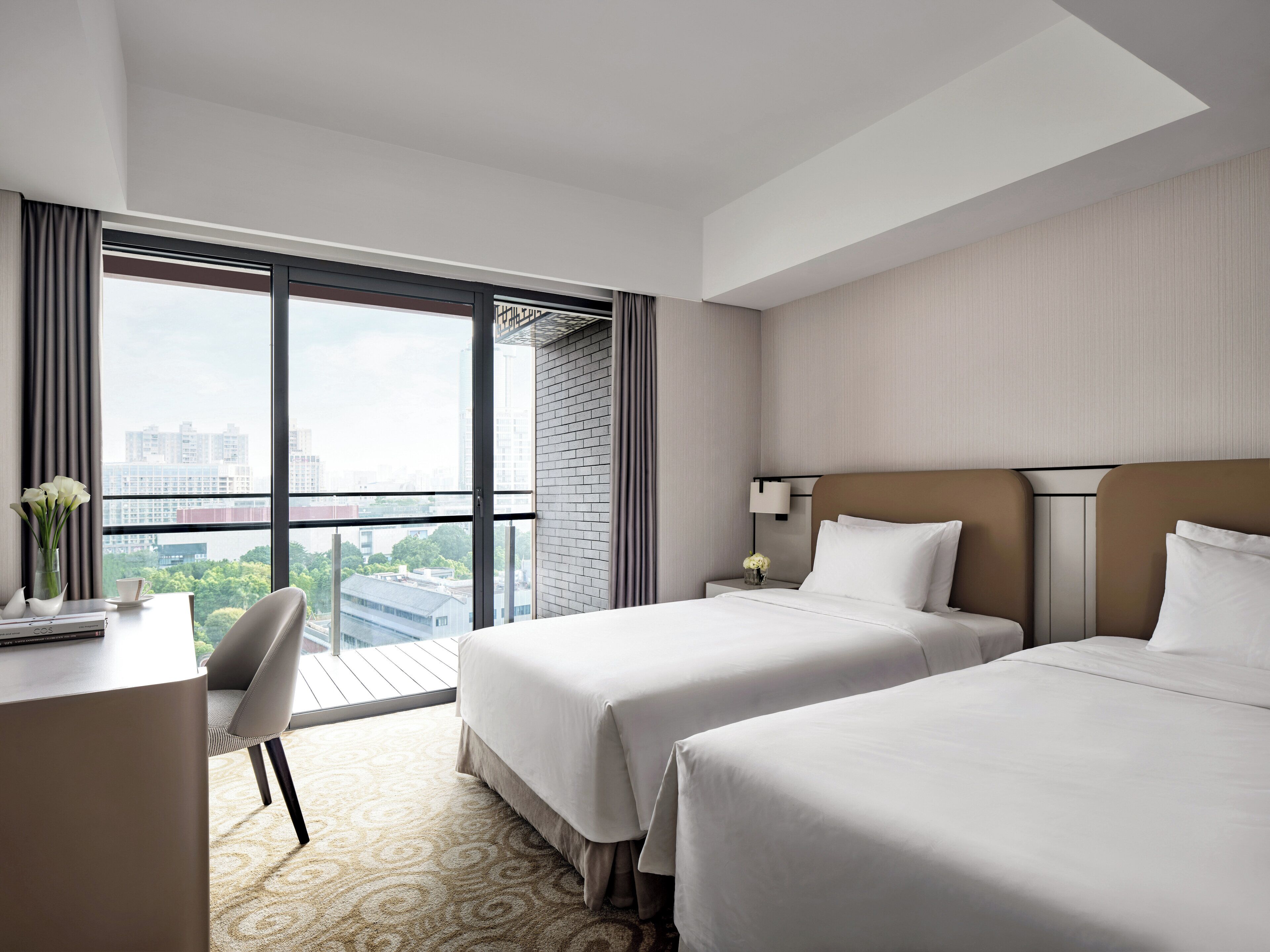 Quarto duplo superior | Roupas de cama premium, edredons de pluma, cofres nos quartos