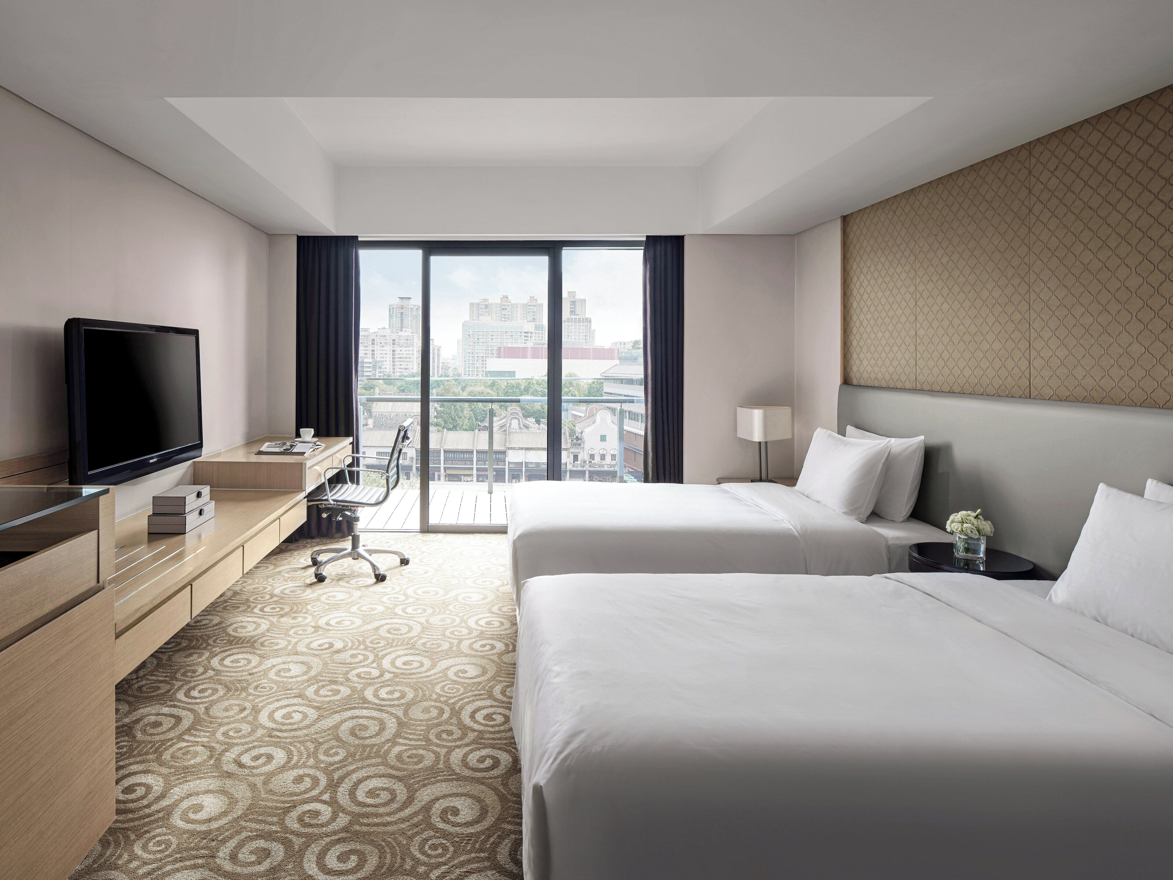 Quarto Twin Superior | Roupa de alta qualidade, edredões de penas, cofre no quarto, secretária 