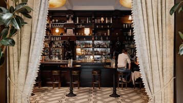 3 restaurantes, pequenos-almoços servidos, cozinha americana