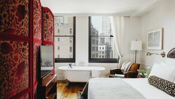 Suíte (Broadway) | Roupas de cama premium, edredons de pluma, frigobar, cofres nos quartos