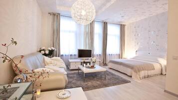 Minibar, cofre no quarto, com decoração personalizada