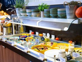 Pequeno-almoço tipo buffet diário (20.00 EUR por pessoa) 