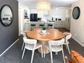 Apartamento luxo | Opções para refeição no quarto