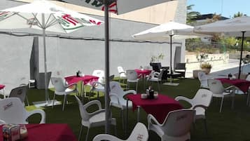 Café da manhã, almoço e jantar