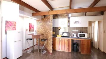Quarto Duplo Executivo | Cozinha privada | Uma cafeteira/bule