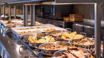 2 restaurantes, café da manhã, culinária espanhola