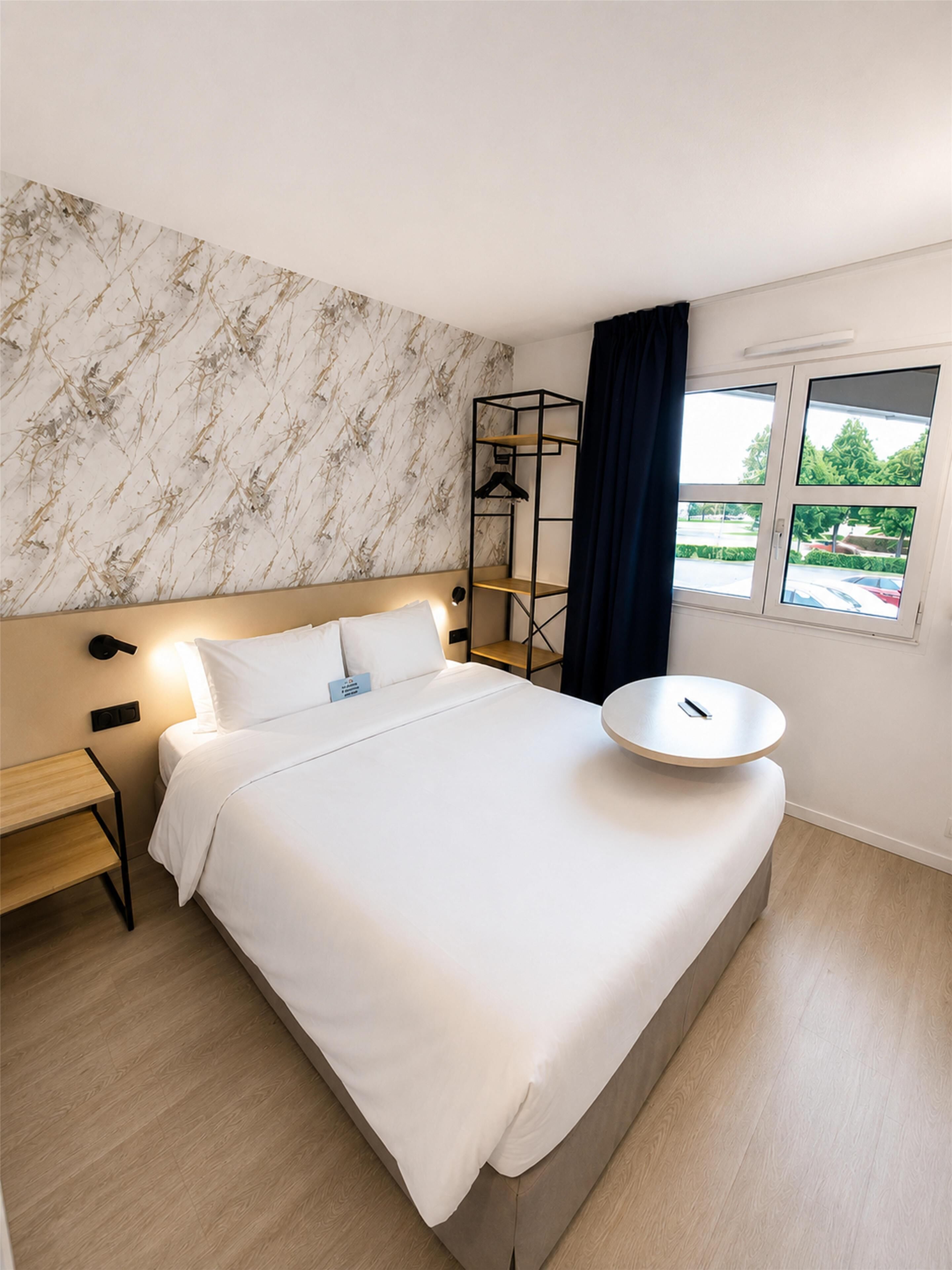 Quarto standard, 1 cama de casal | Roupas de cama premium, cortinas blackout, quartos à prova de som