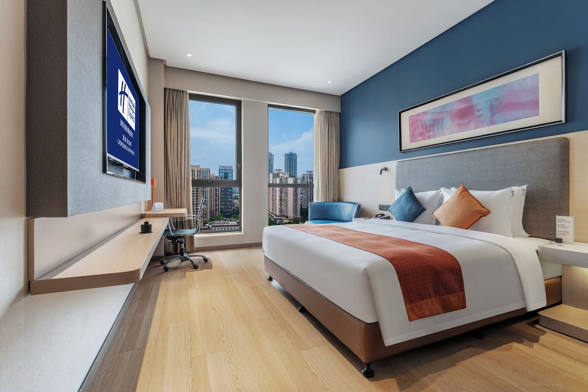 Quarto Standard, 1 cama king-size, Vista para a cidade | Roupa de alta qualidade, edredões de penas