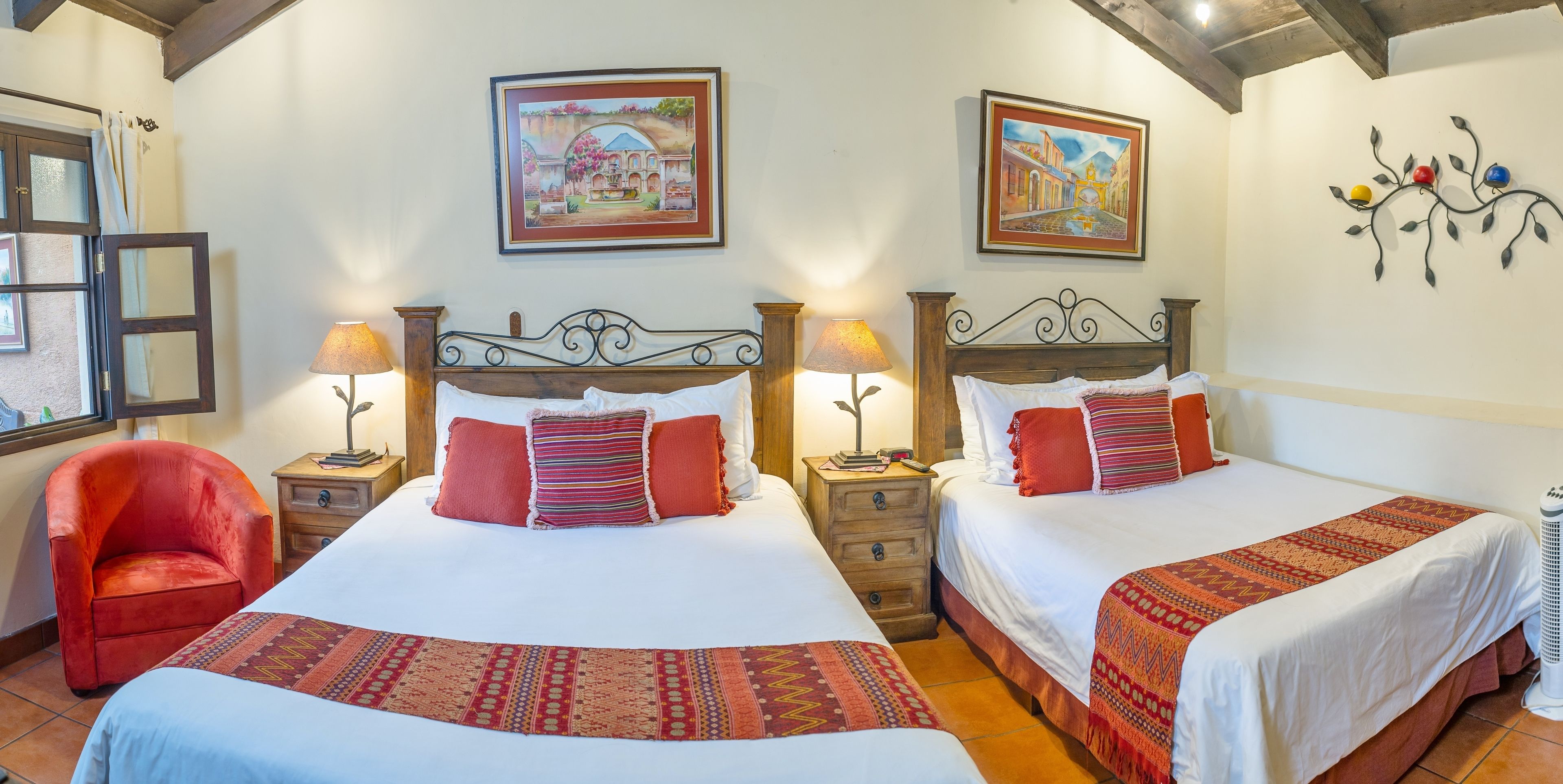 Quarto Duplo Deluxe, casa de banho privativa, junto ao pátio | Roupa de alta qualidade, camas de colchão Tempur-Pedic, minibar 