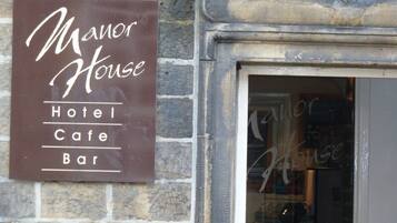 Placa para Manor House Hotel, Café e Bar.