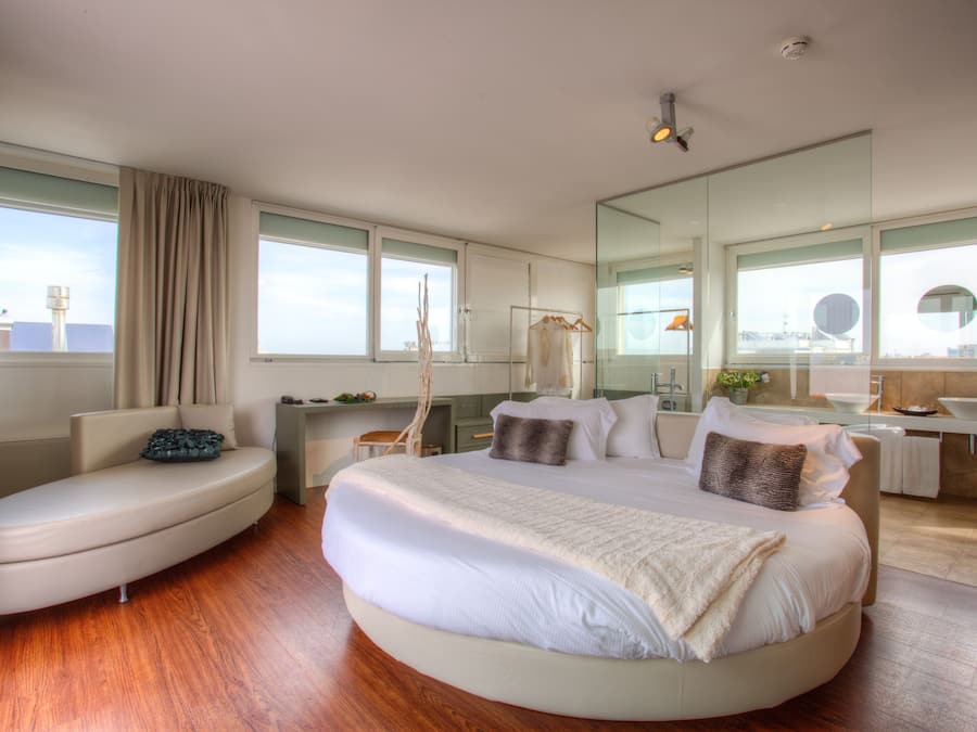 Suite Exclusiva | Minibar com produtos grátis, cofre no quarto, quartos insonorizados