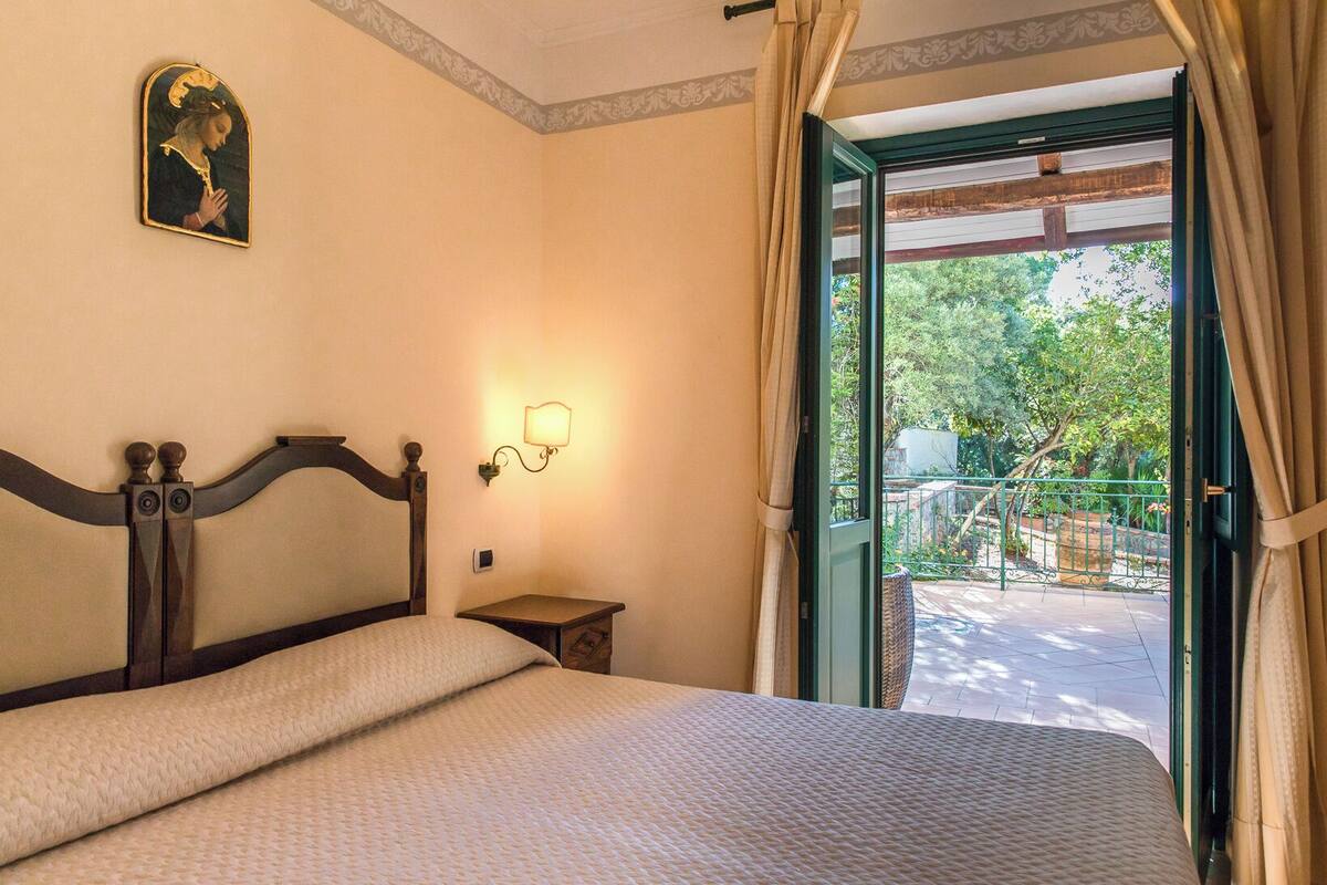 Quarto casal superior, terraço, vista para o parque | Lençóis italianos Frette, frigobar, cofres nos quartos, escrivaninha