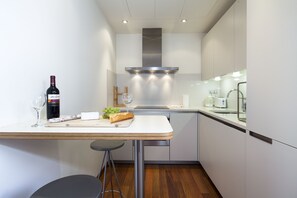 1 quarto, cofres nos quartos, cortinas blackout, quartos à prova de som