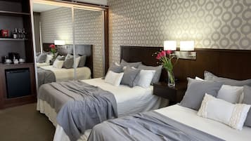 Quarto casal superior, 2 camas Queen | Roupas de cama antialérgicas, edredons de pluma, frigobar