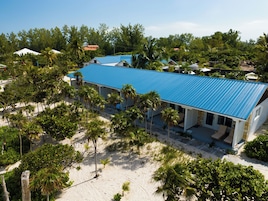 Cortinas/cortinados opacos, ferro/tábua de engomar, Wi-fi grátis