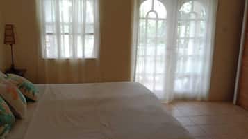 Quarto Duplo | 1 quarto, secretária adequada para computadores portáteis